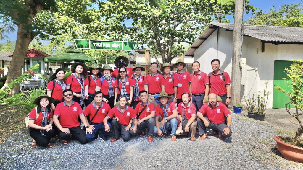 THĂM CÁN BỘ CHIẾN SĨ VÙNG 2, VÙNG 5 HẢI QUÂN VÀ NHÂN DÂN TRÊN CÁC ĐẢO THUỘC VÙNG BIỂN TÂY NAM VÀ ...